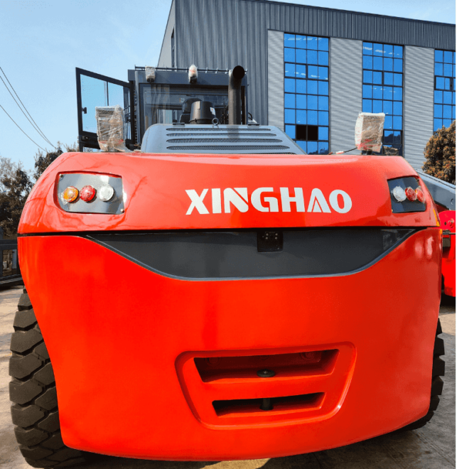 Red 30 Ton Diesel Forklift Trucks With Tilting Cabin - Heavy Duty ...